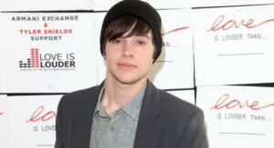 E mbani mend? Ish-aktori i “High School Musical” bie në pranga, ja ...